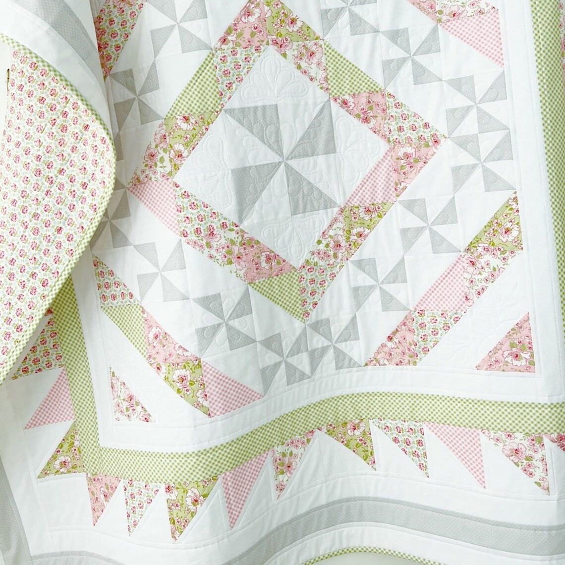 20 Charming Gender-Neutral Baby Quilt Patterns
