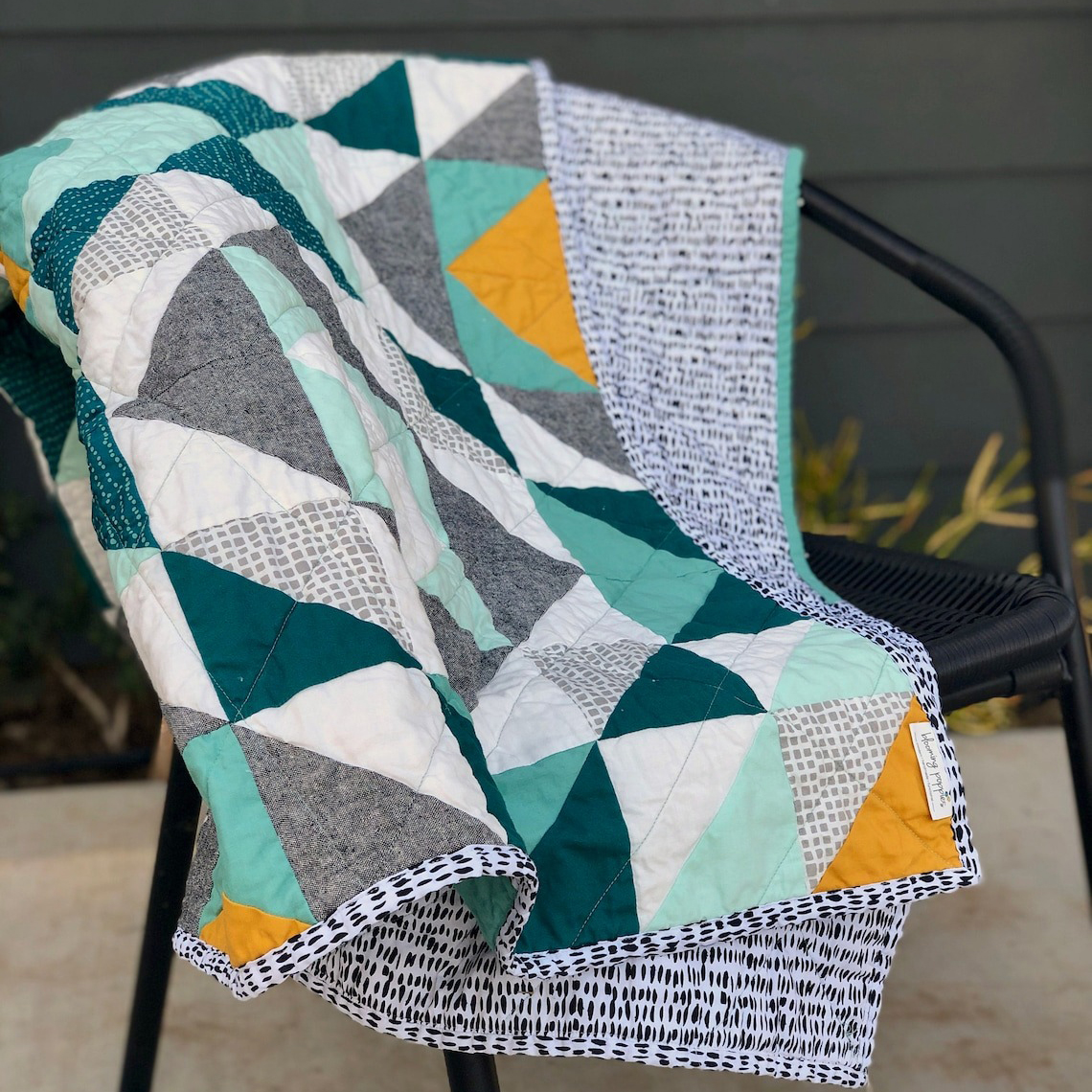 20 Unique Geometric Quilt Patterns for 2025